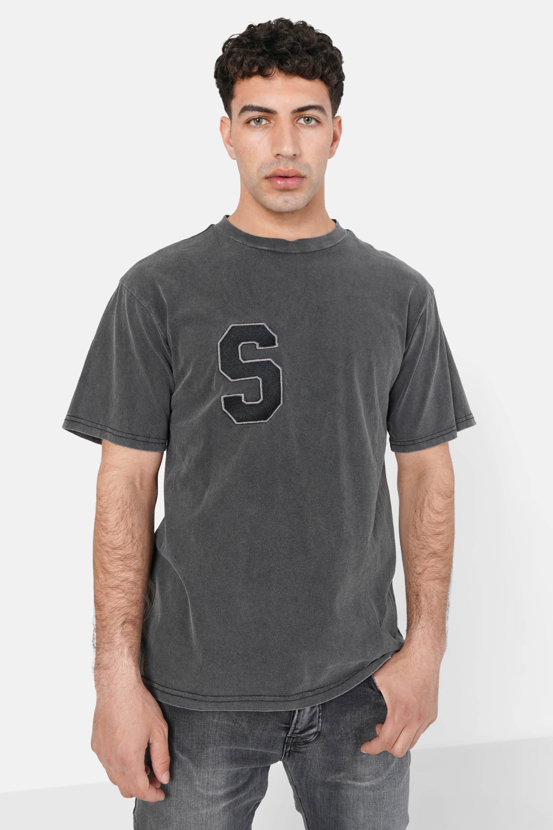 T-shirt college logo brodé Gris foncé – Sixth June